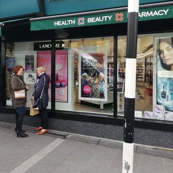 Impact Digital Signage: Hanging Double-Sided Window Displays