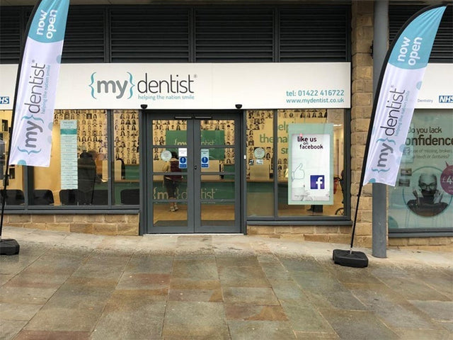 Impact Digital Signage: Hanging Double-Sided Window Displays